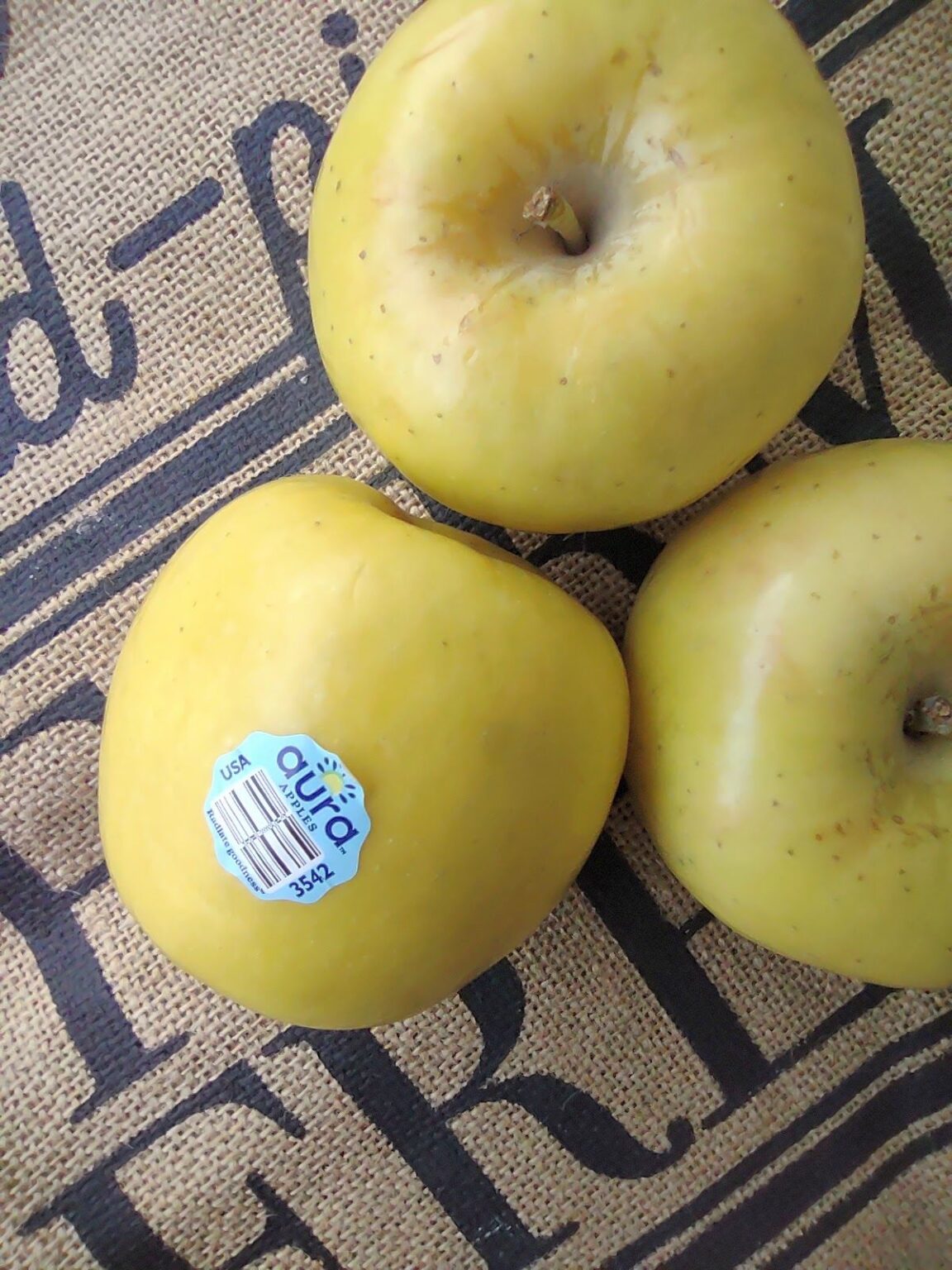 26 Types of Yellow Apples - Eat Like No One Else