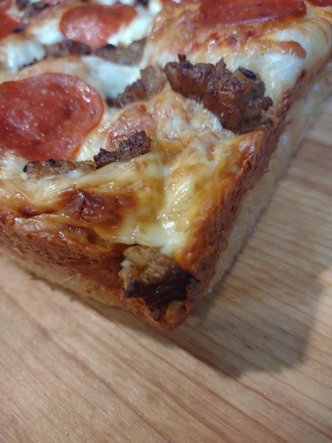 What Pans to Make Detroit Style Pizza In - Eat Like No One Else