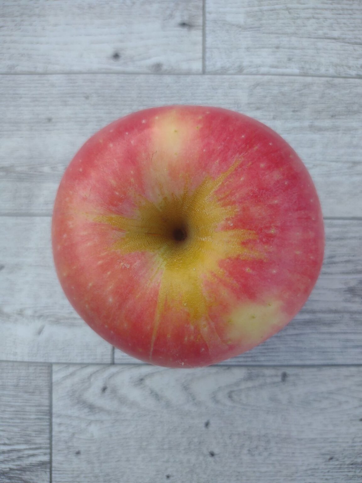 What Do Pink Luster Apples Taste Like? - Eat Like No One Else