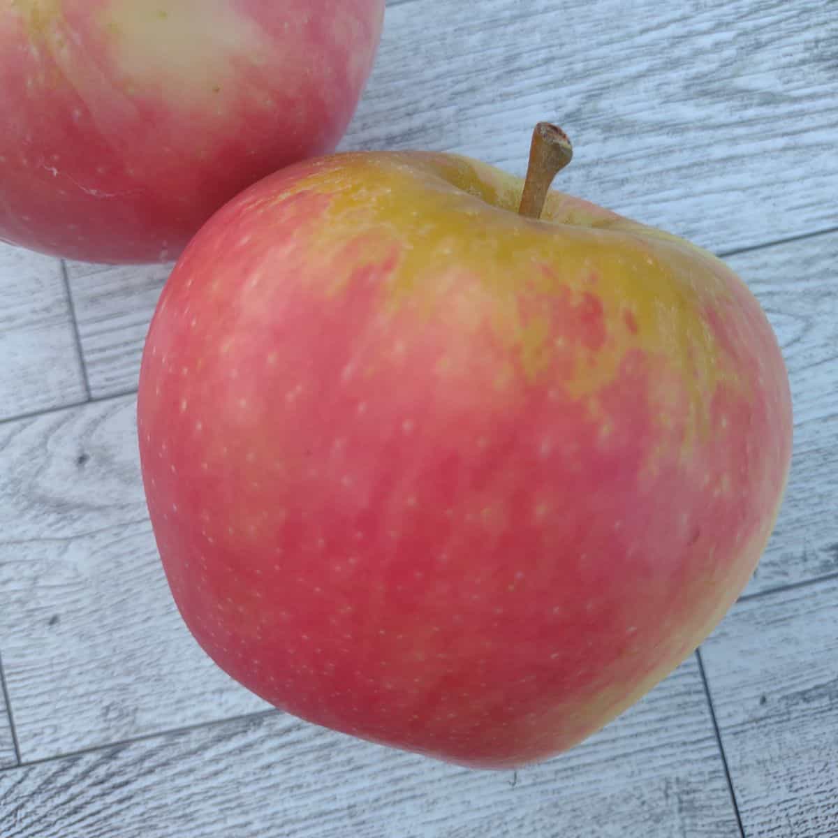 What Do Pink Luster Apples Taste Like? - Eat Like No One Else
